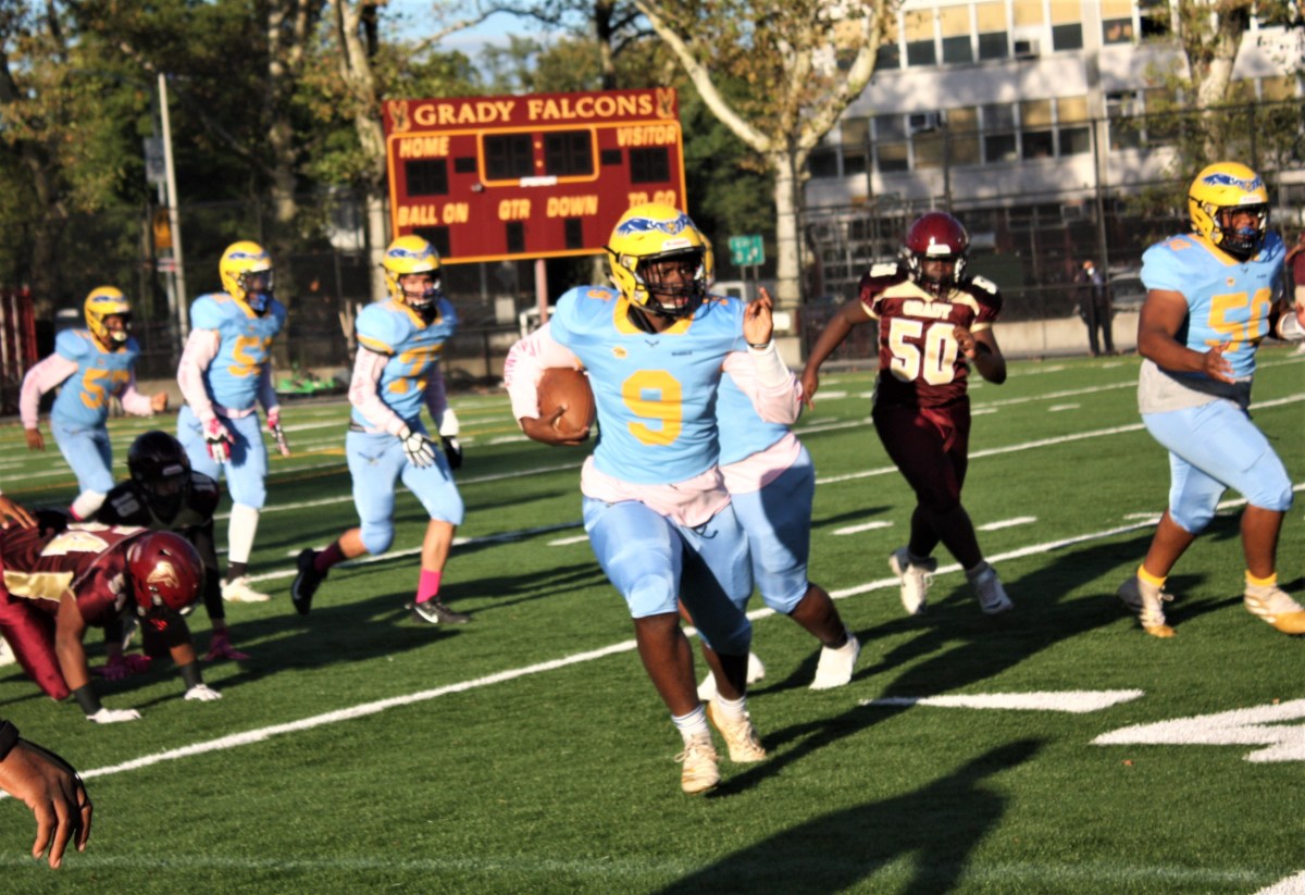 August Martin HS Falcon QB Christopher Davis Commits to D3 Buffalo ...